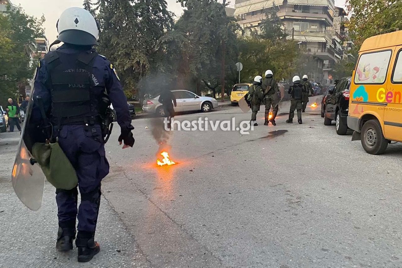 Επεισόδια στην Τούμπα με ρίψη μολότοφ κατά αστυνομικών (video) – REDNEWS.gr