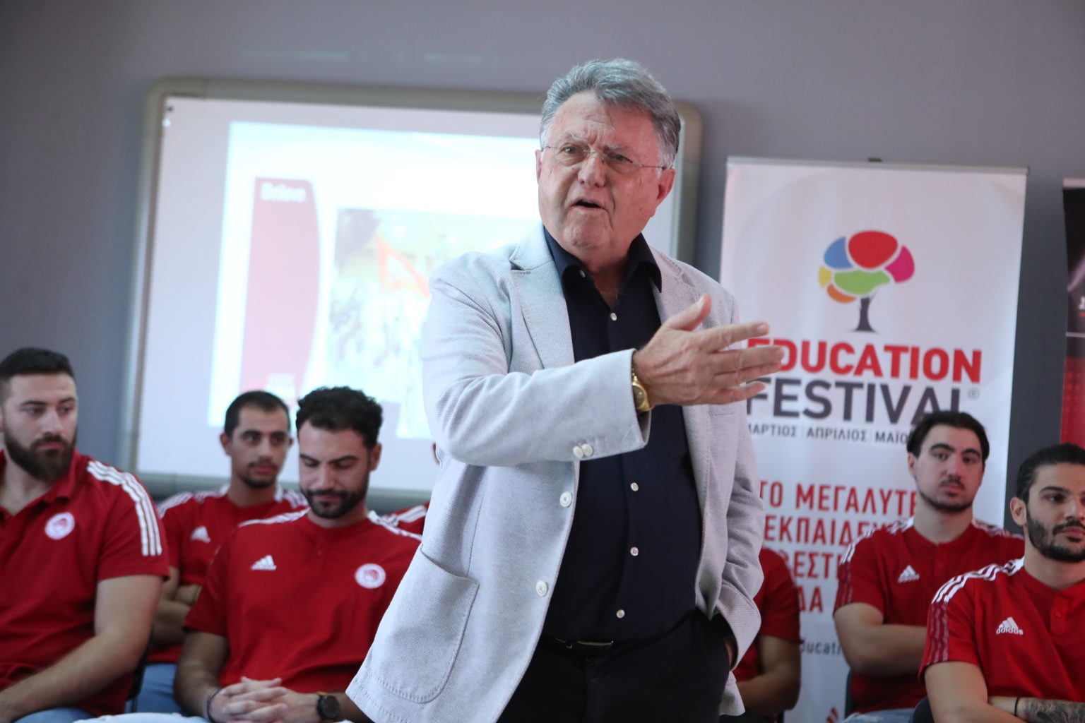Ξυνής: “Το πρωτάθλημα που πήραμε έχει μεγαλύτερη αξία” (video) – REDNEWS.gr