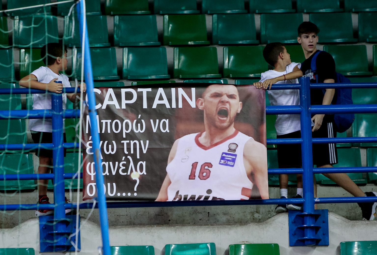 Η παρακάμερα του πρώτου φιλικού του Ολυμπιακού στην Κύπρο (video ...
