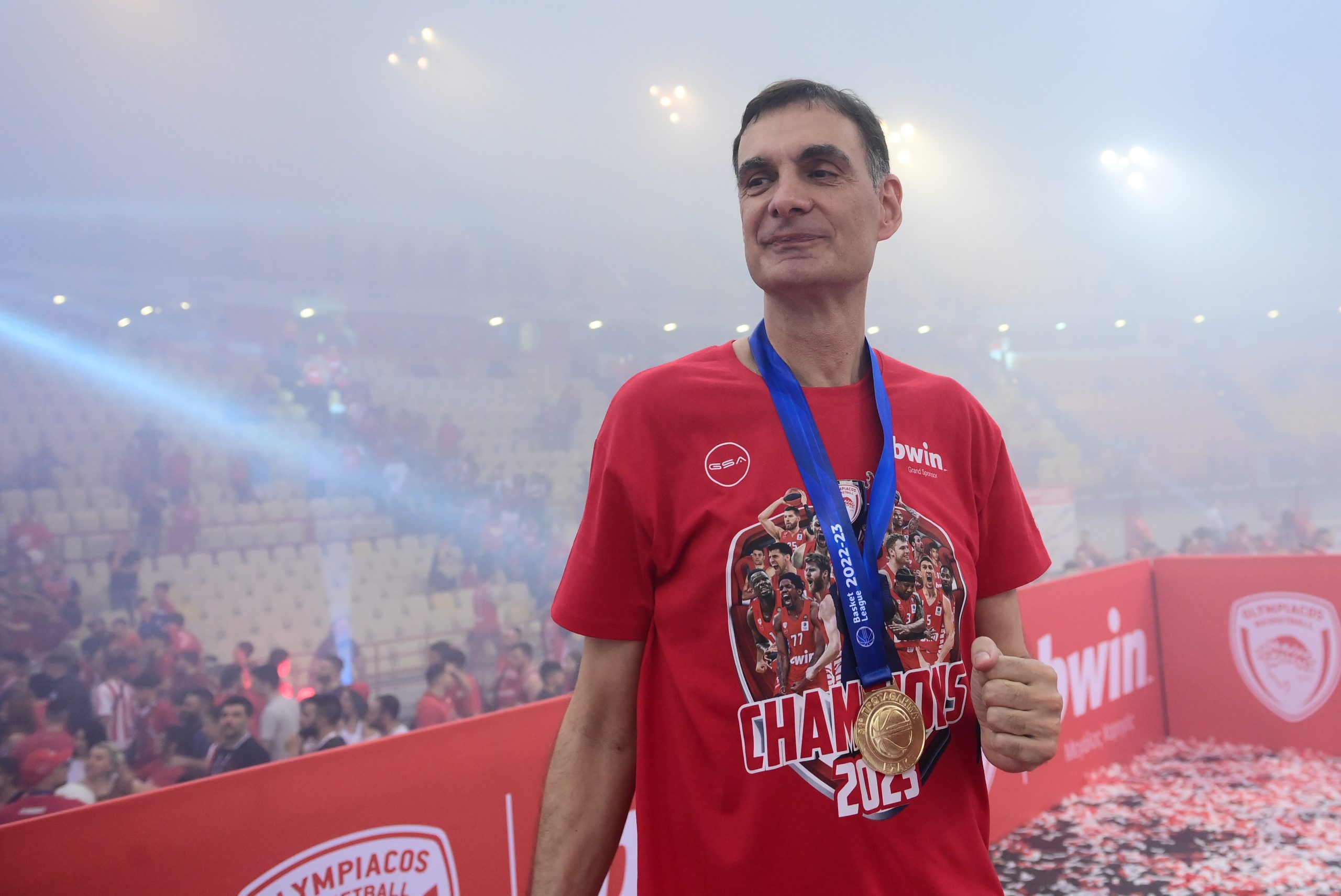Μπαρτζώκας: “Ιδανικό σενάριο να μείνουν Βεζένκοβ και Σλούκας” – REDNEWS.gr