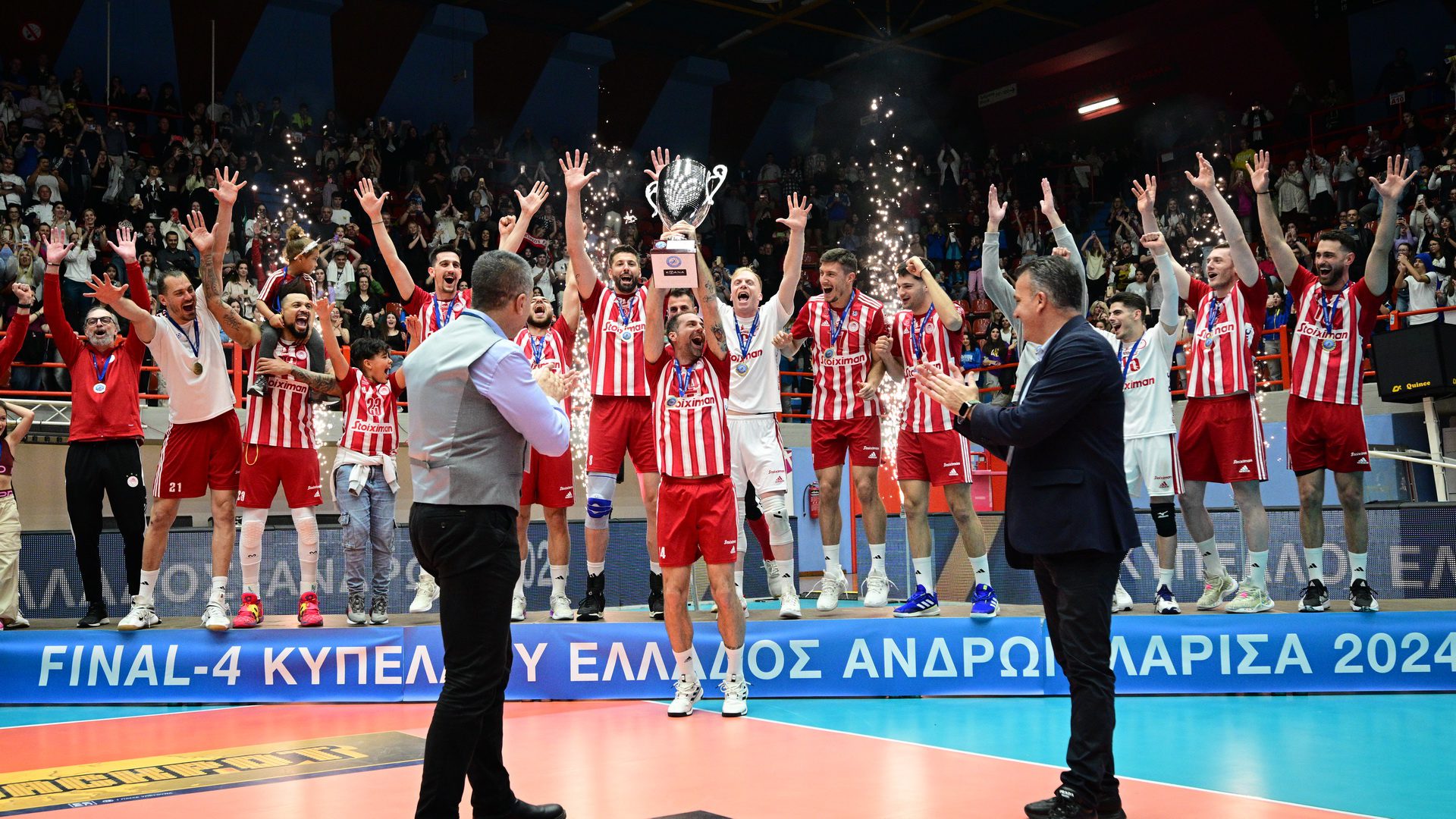 Η απονομή στον Κυπελλούχο Ελλάδας Ολυμπιακό (vid) – REDNEWS.gr
